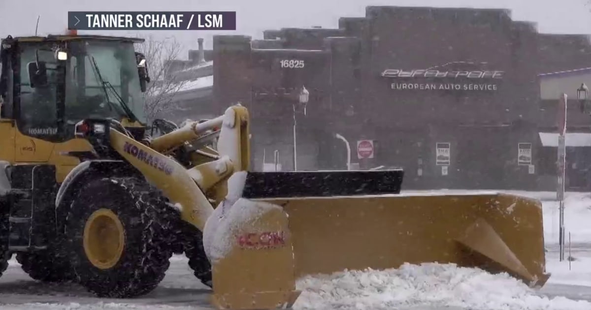 Thousands of flights delayed amid last-minute holiday travel surge