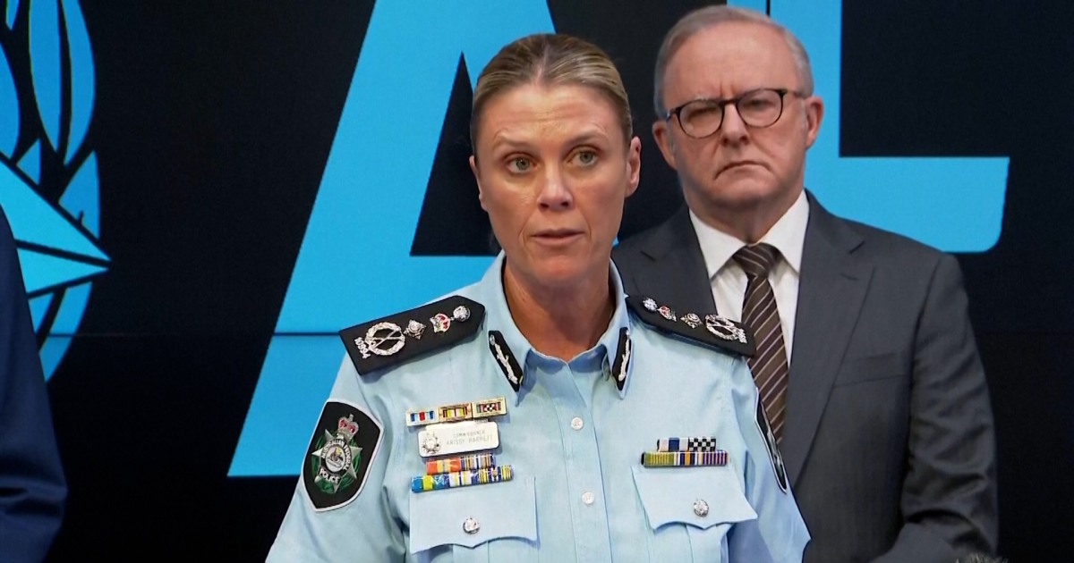 Bondi Beach terror attack suspects acted alone, Australian police say