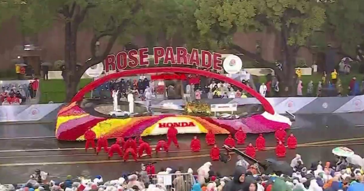 Rose Parade gets underway despite heavy rain