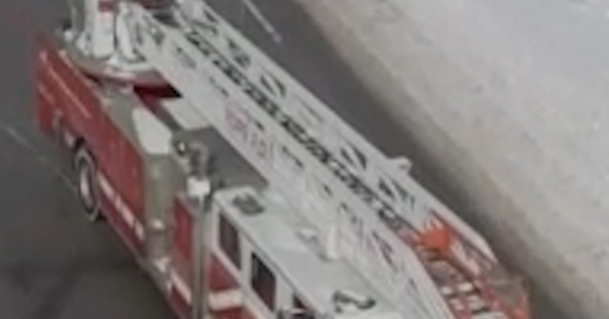 Oklahoma man uses old fire truck to keep people warm