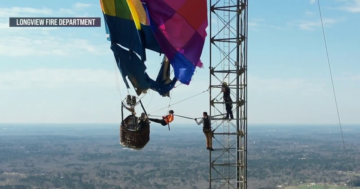Passengers rescued after hot air balloon crashes into cell tower