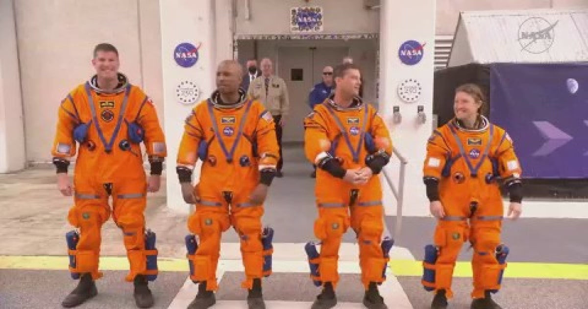 Artemis II crew greets crowds before heading to launch