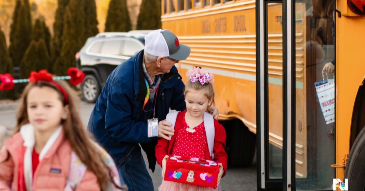 Good News: Students pay tribute to retiring bus driver