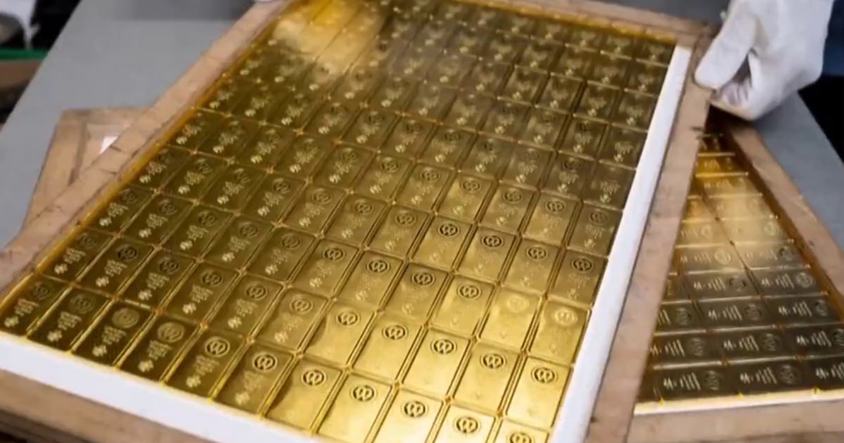 Former CIA officer accused of stashing 300 gold bars in his house