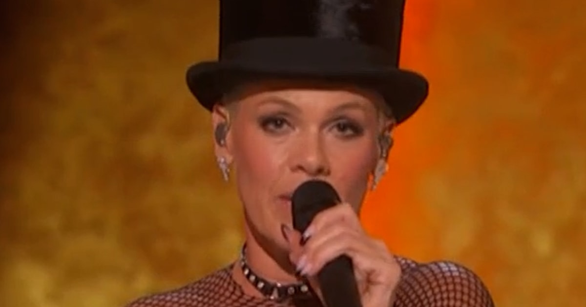Pink recognizes Broadway's bravery during Tony's monologue