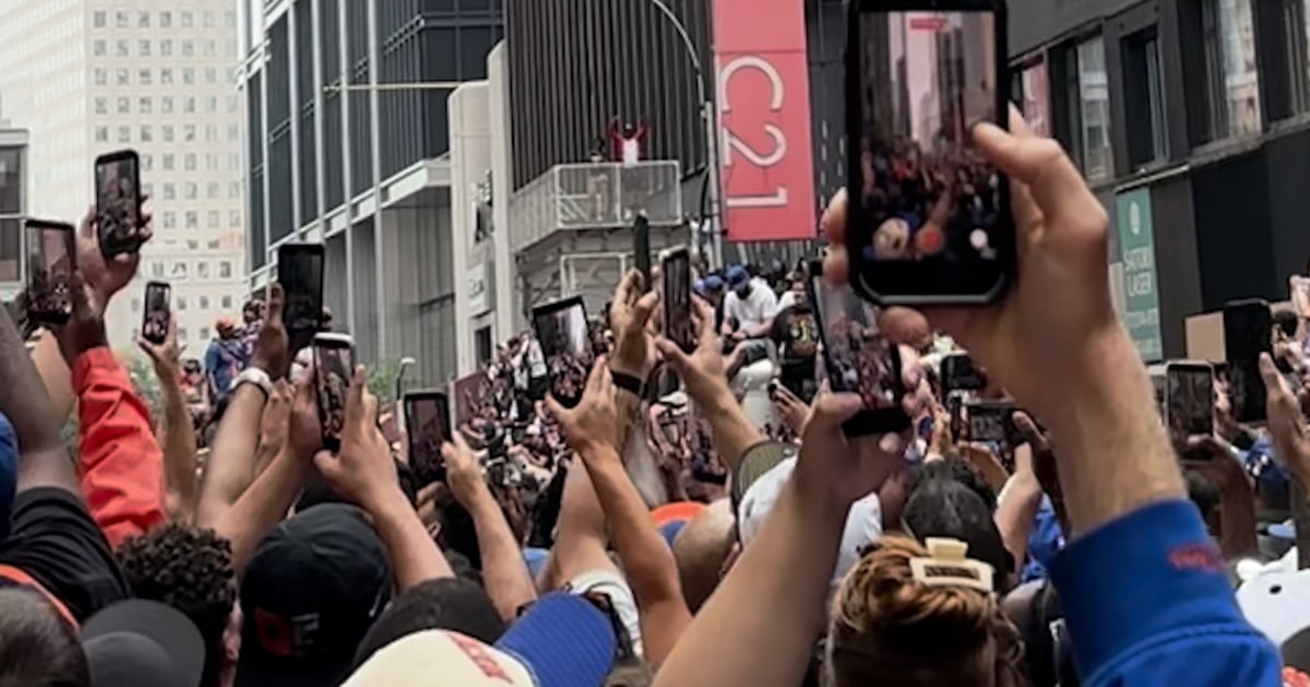 New York Knicks fans chant 'Let's go, Knicks!'