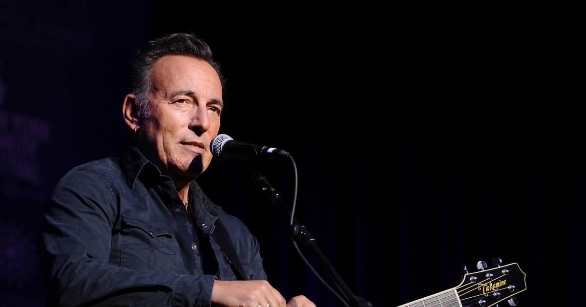 Bruce Springsteen warns fans he could boycott Michigan if 'bathroom law ...