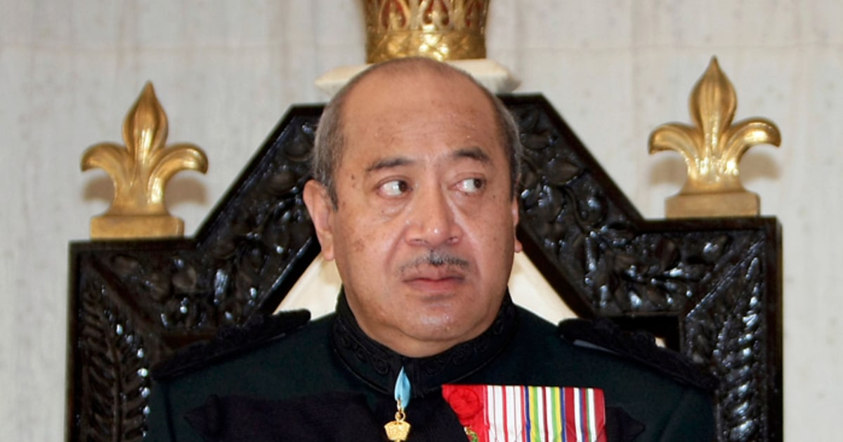 Tongan king crowned in Christian ceremony