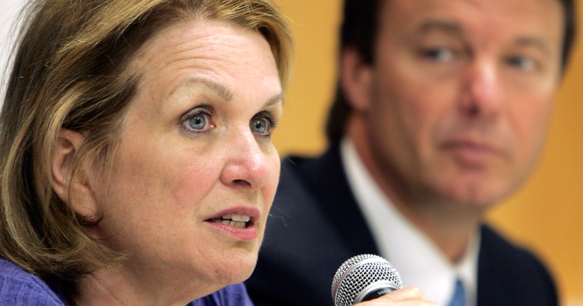 Report: Edwards' wife in anguish after affair