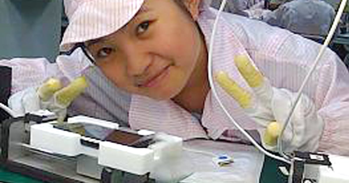 Who is the mystery 'iPhone Girl'?