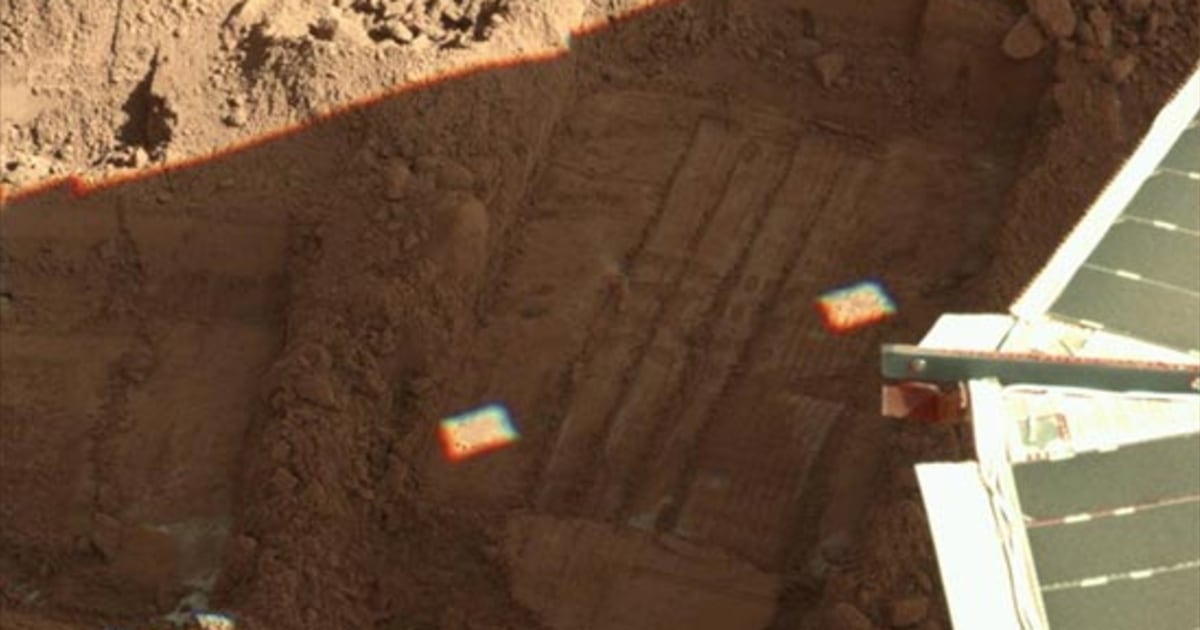 NASA scrambles as sun sets on Mars lander