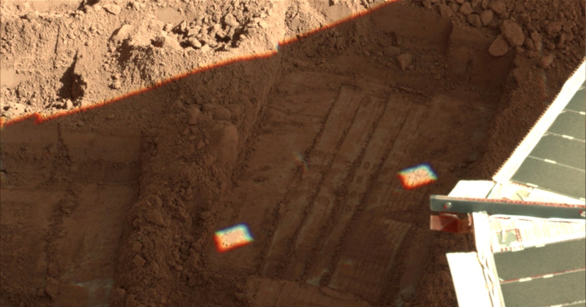 Snow spotted falling from the Martian sky