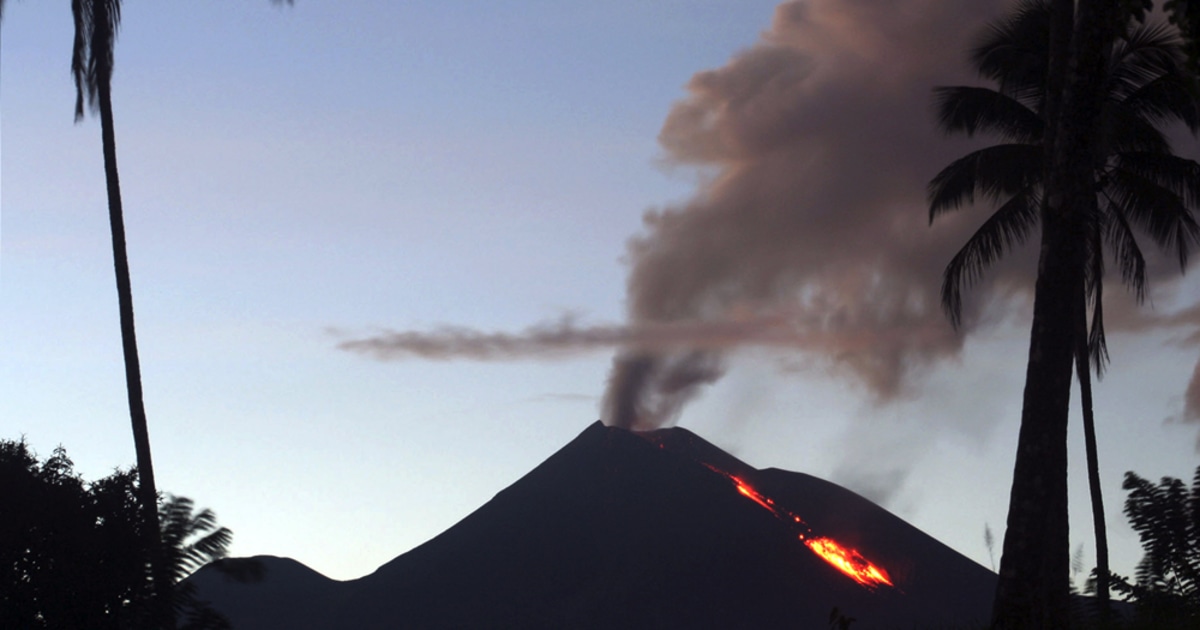 Indonesia raises alert level of Sulawesi volcano