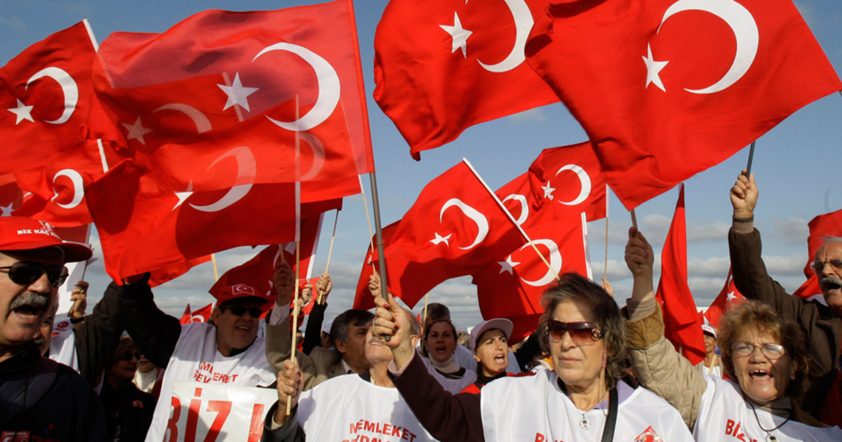 Chaos mars trial of 86 accused in Turkey plot