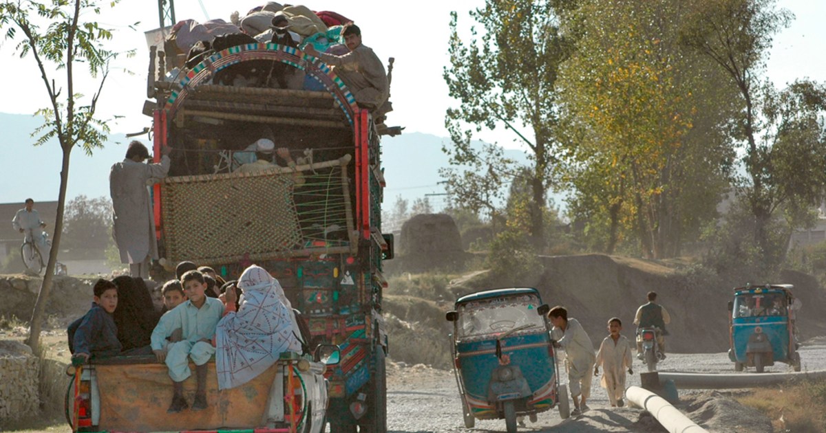 Residents use cease-fire to flee Pakistani valley