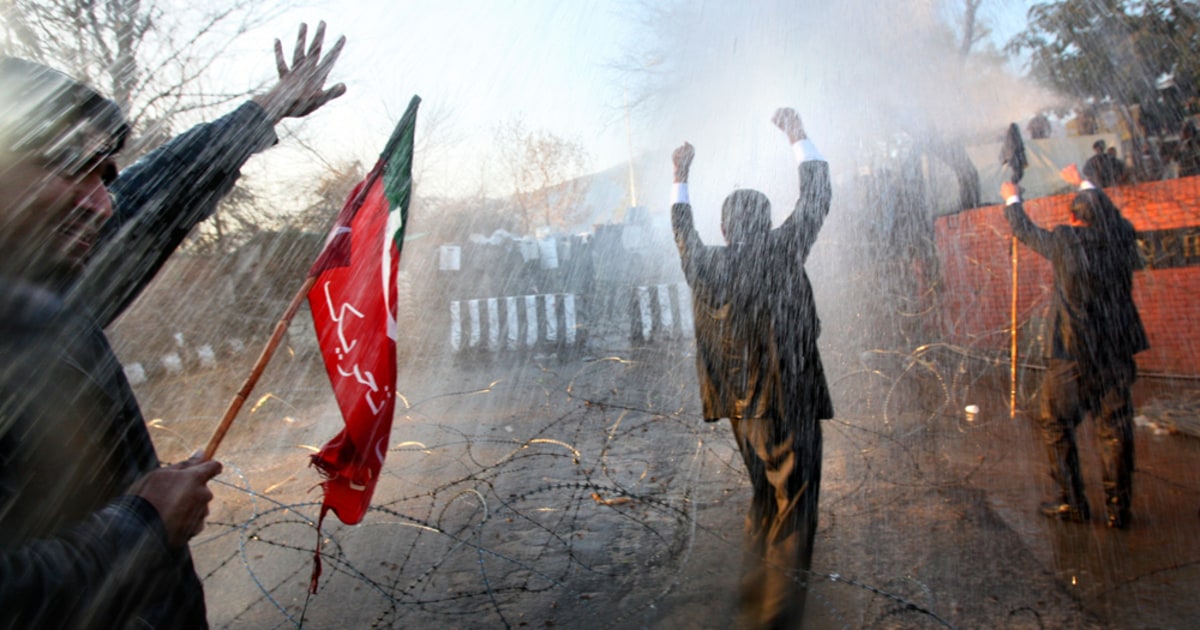 Bhutto party rally draws 100,000 in Pakistan