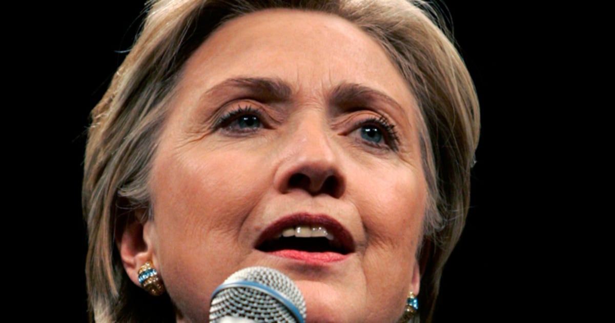 Clinton deputy campaign manager quits