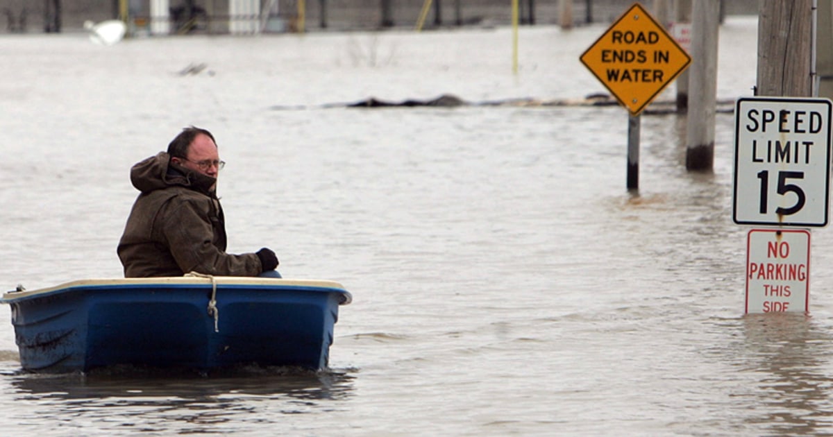 Midwest communities fight spring floods