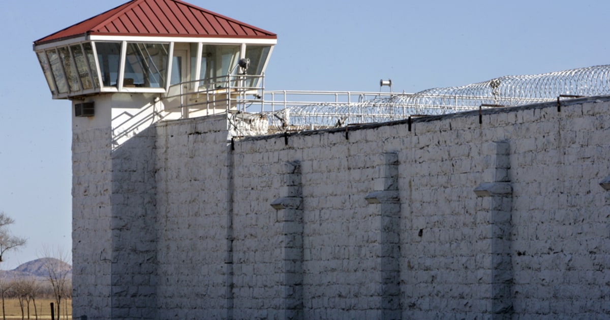 2 dead, 13 injured in Oklahoma prison melee