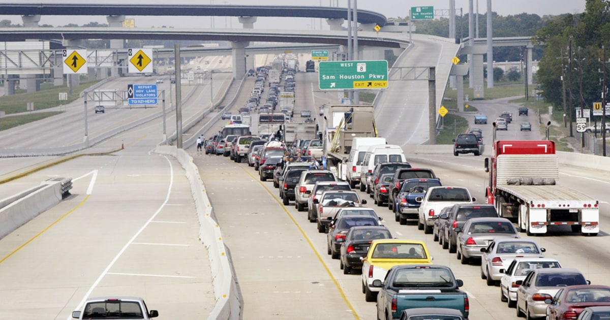 Border agents won’t slow hurricane evacuations