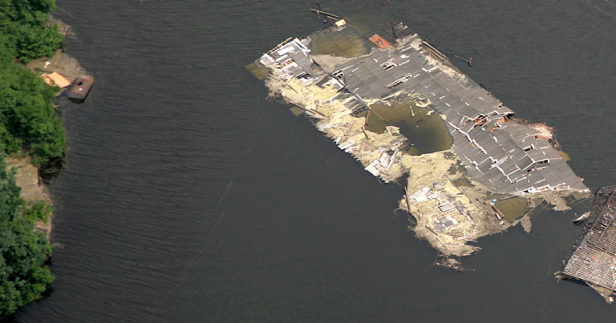 Water drains from swollen Chinese 'quake lake'