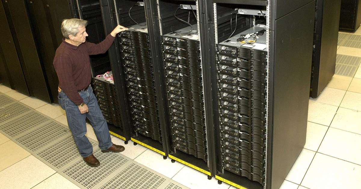 Weapons lab develops world's fastest computer