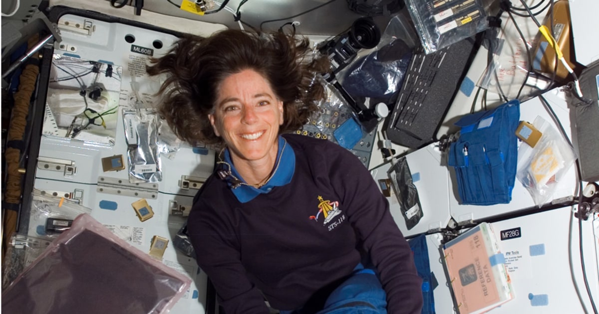 Space teacher to leave NASA for college post