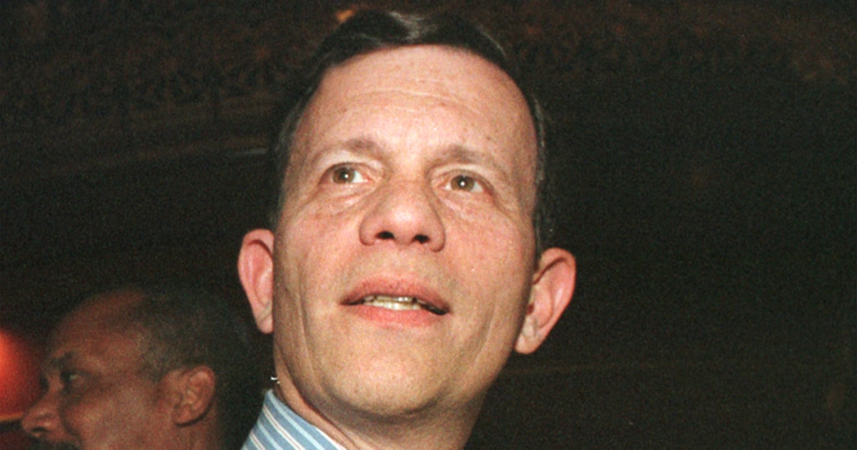 Dean campaign chief departs