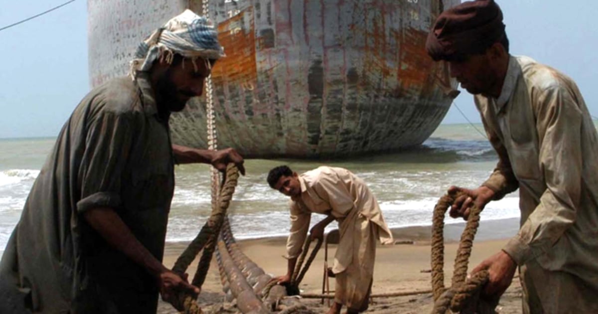 Ship 'breaking' resurfaces in Pakistan