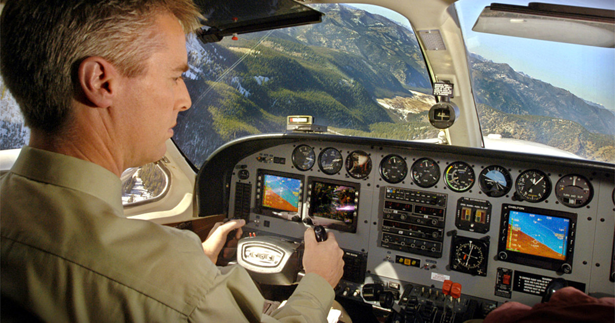 Computer display helps pilots see better
