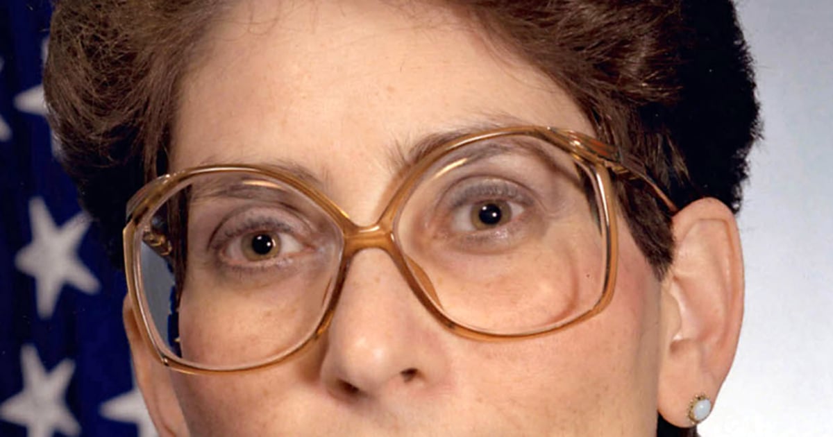 Former Boeing executive pleads guilty