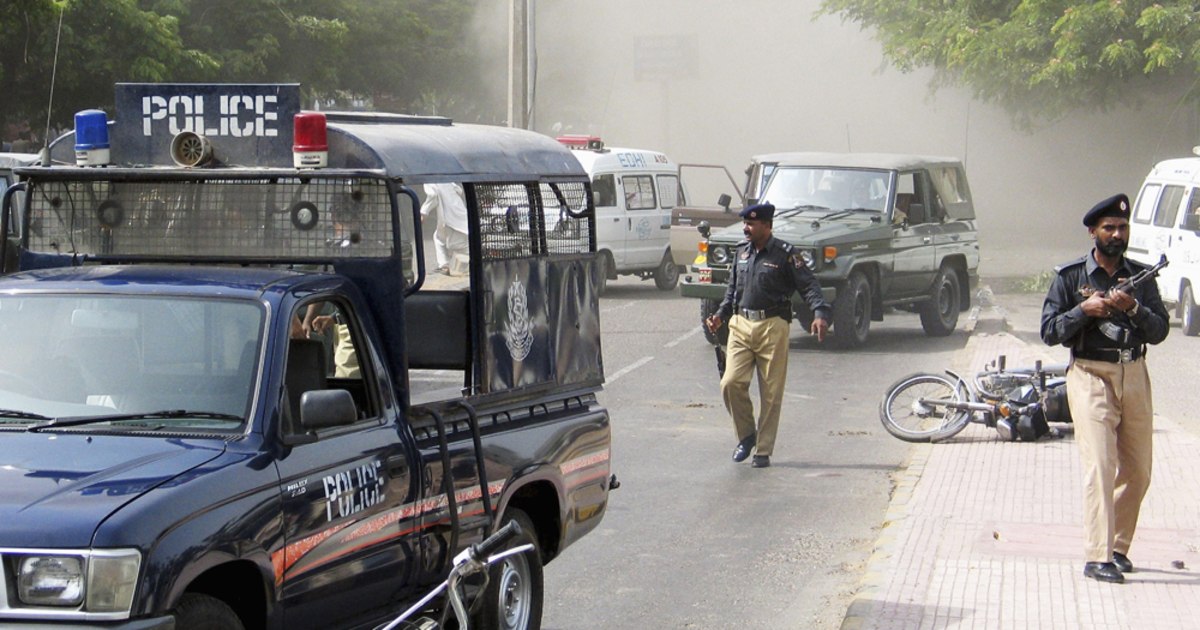 Pakistani troops attack militant hideouts