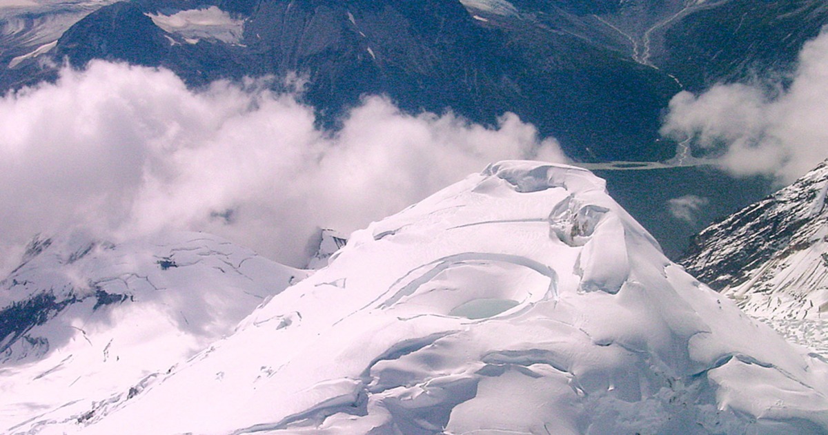 Alaska volcano stirs after 12 quiet years