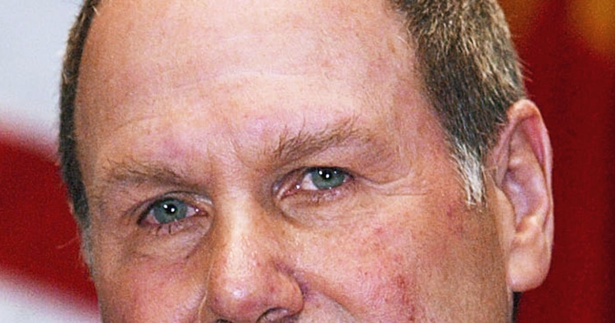 Eisner to leave Disney in 2006