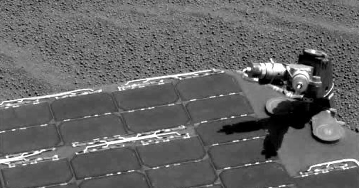 Mystery Martian ‘car wash’ helps rover