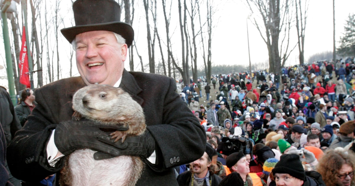 Groundhog predicts 6 more weeks of winter