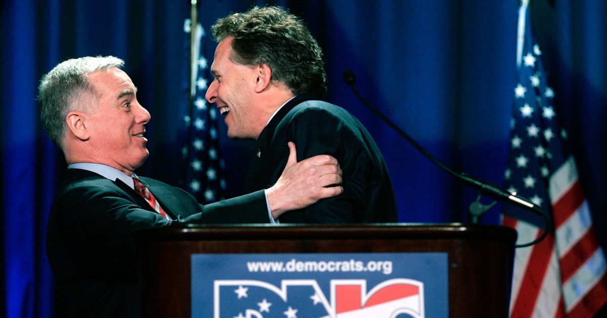 Howard Dean elected to lead Democrats