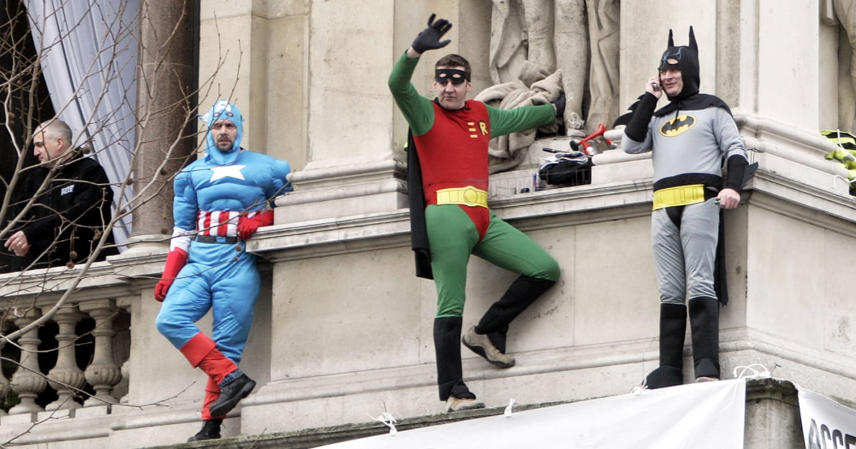 ‘Batman,’ buddies protest for divorced dads