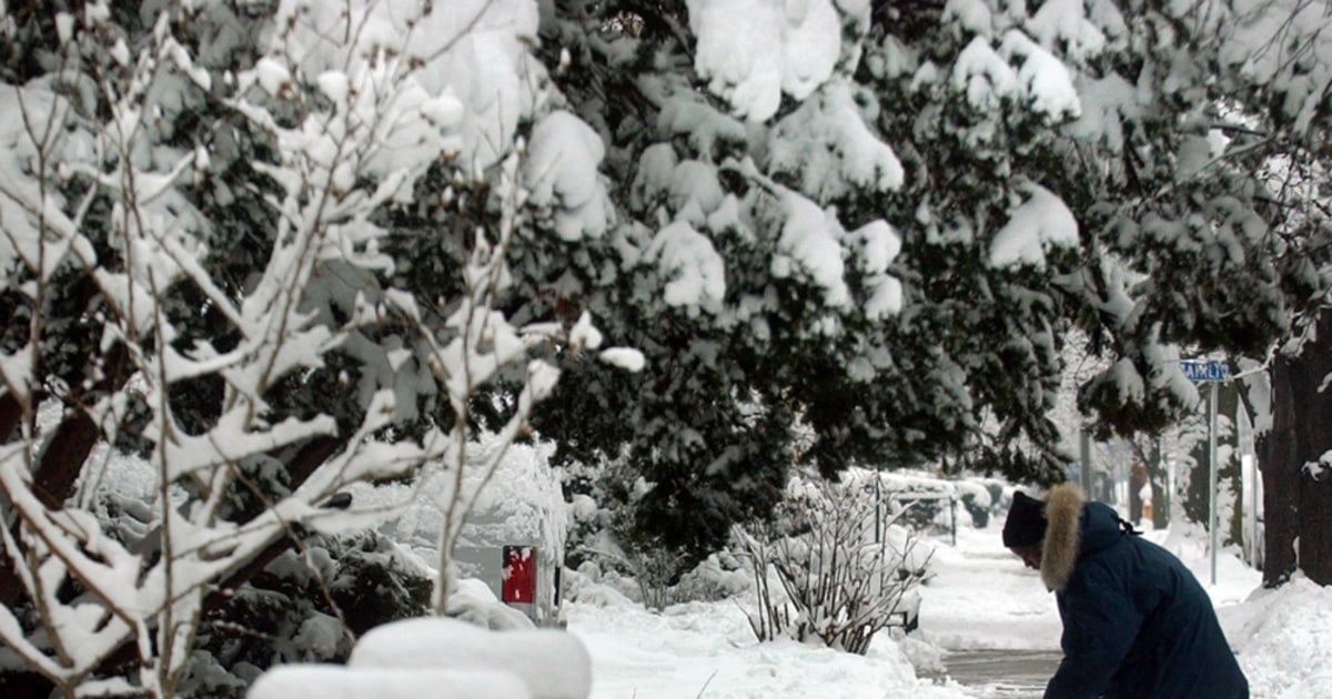 More snow falls across eastern U.S.