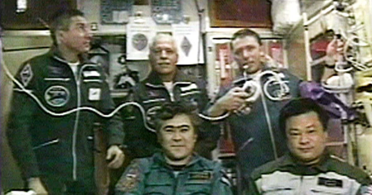New astronaut crew enters space station