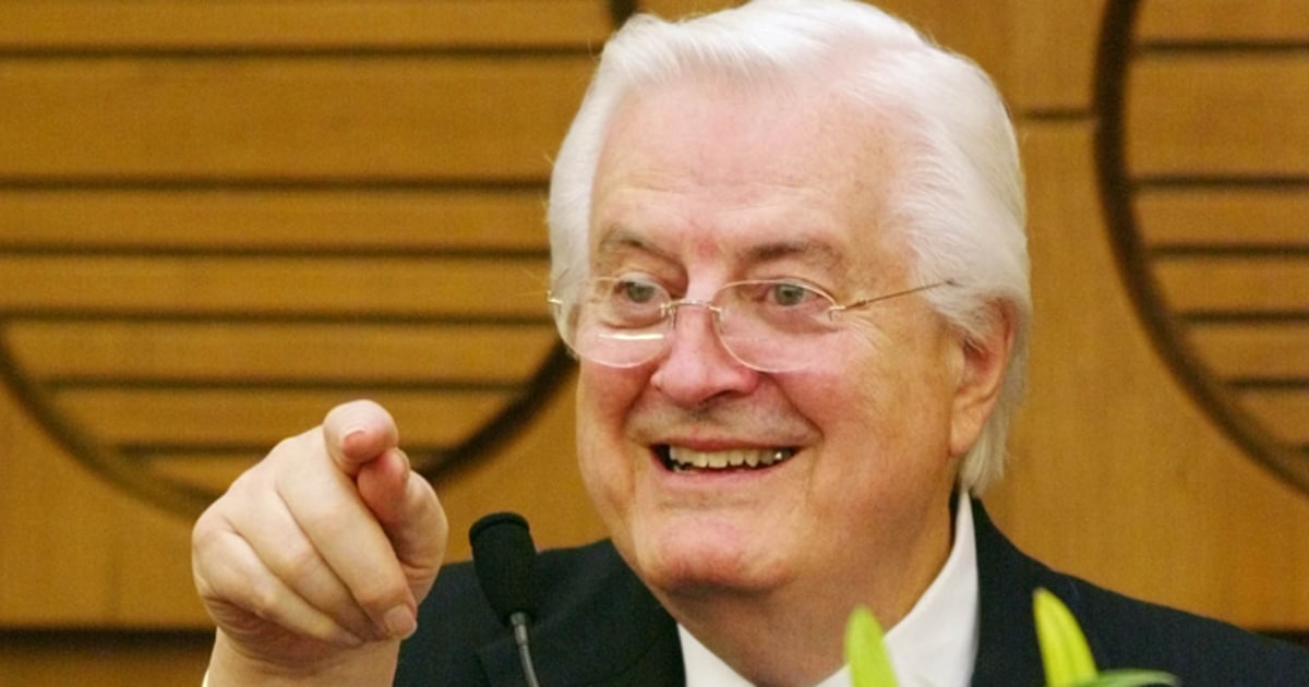 Rep. Henry Hyde announces retirement