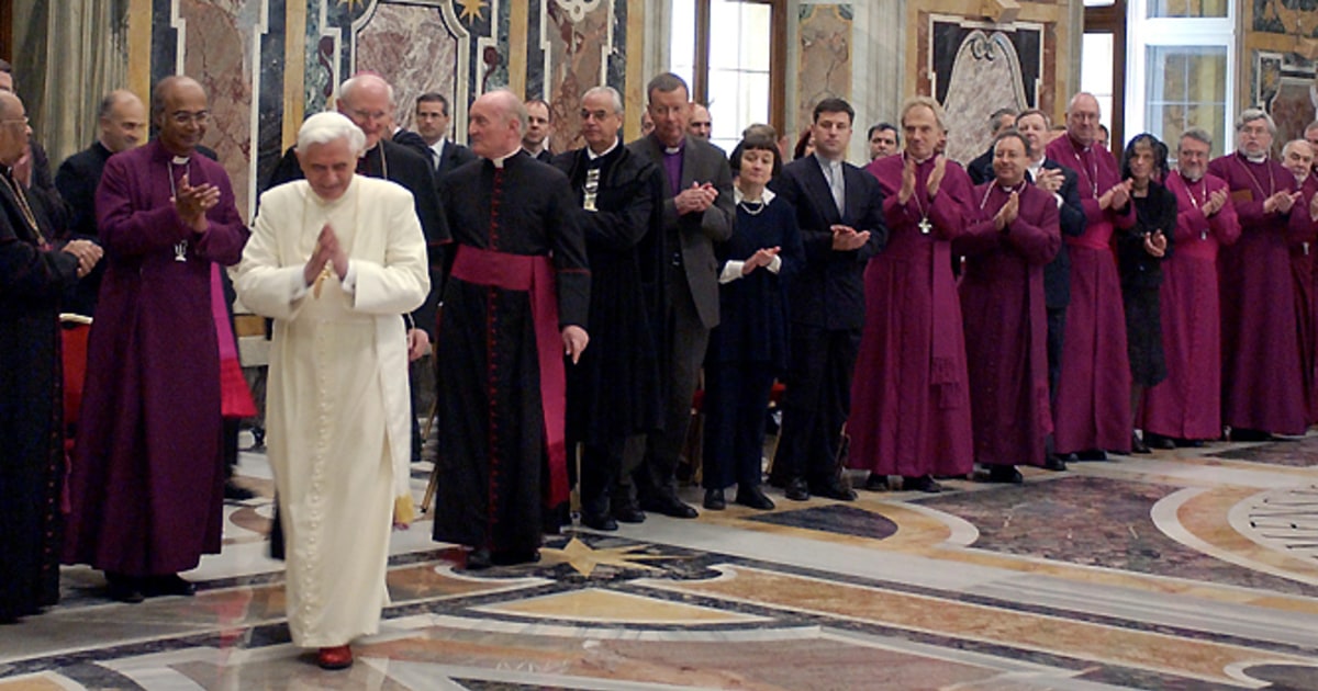 Pope seeks ‘bridges of friendship’ with Muslims