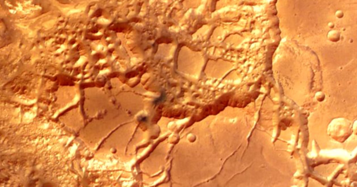 Mars orbiter takes close look at chaos