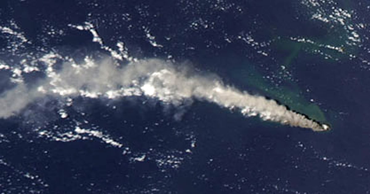 Volcano rumbles on Pacific island