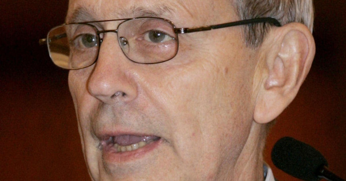 Breyer casts decisive vote on religious displays