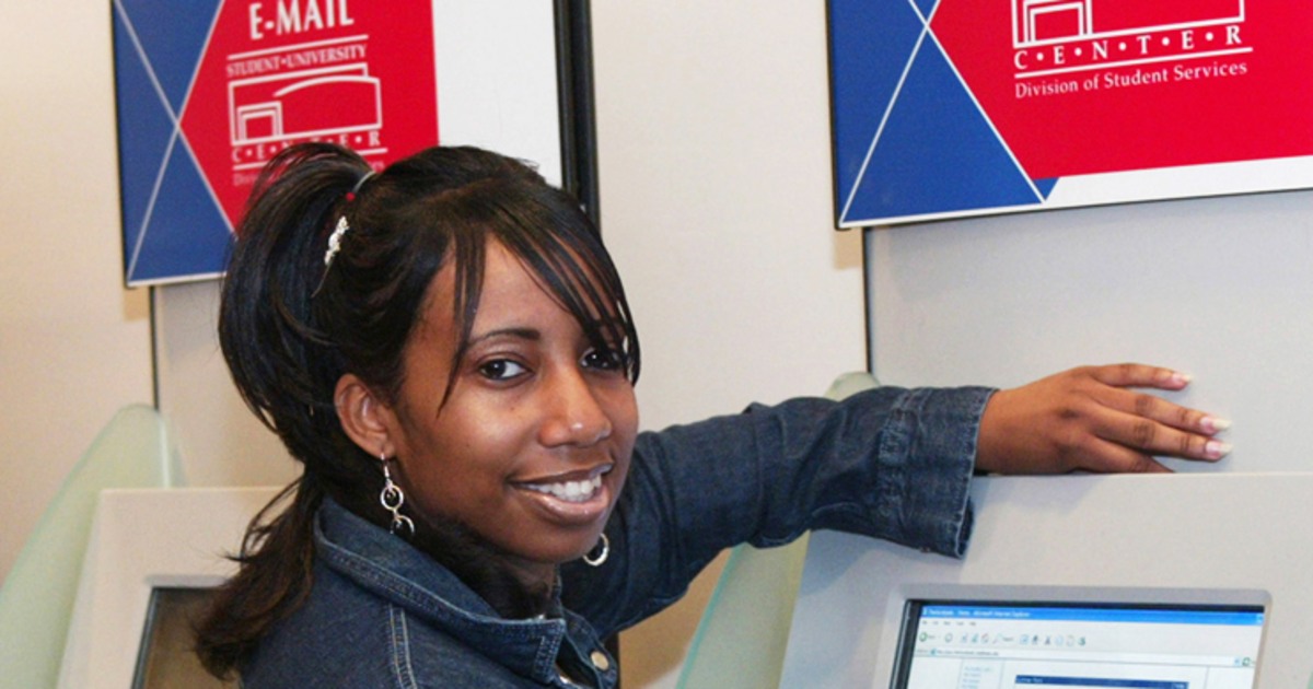 College students flock to Facebook