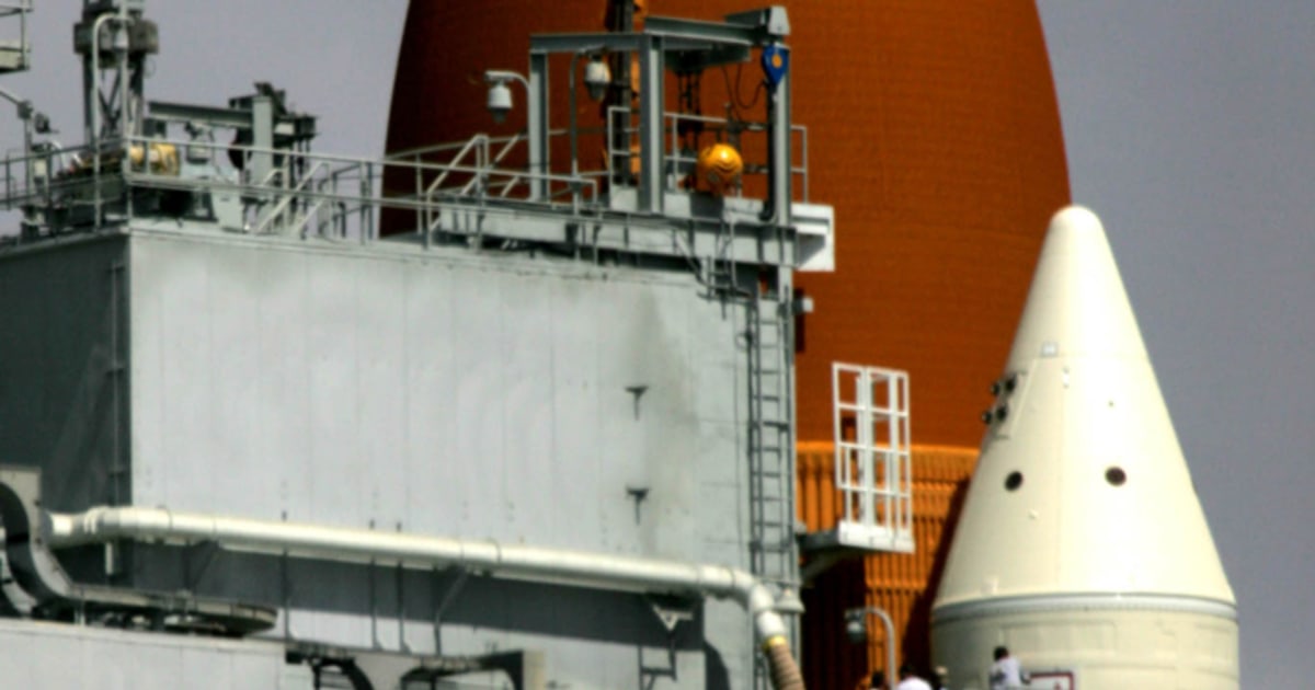 Shuttle crew aims to beat stormy weather