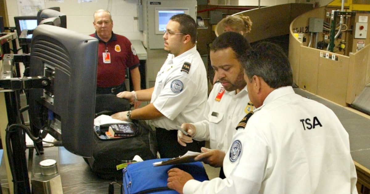 Government plans to shuffle airport screeners