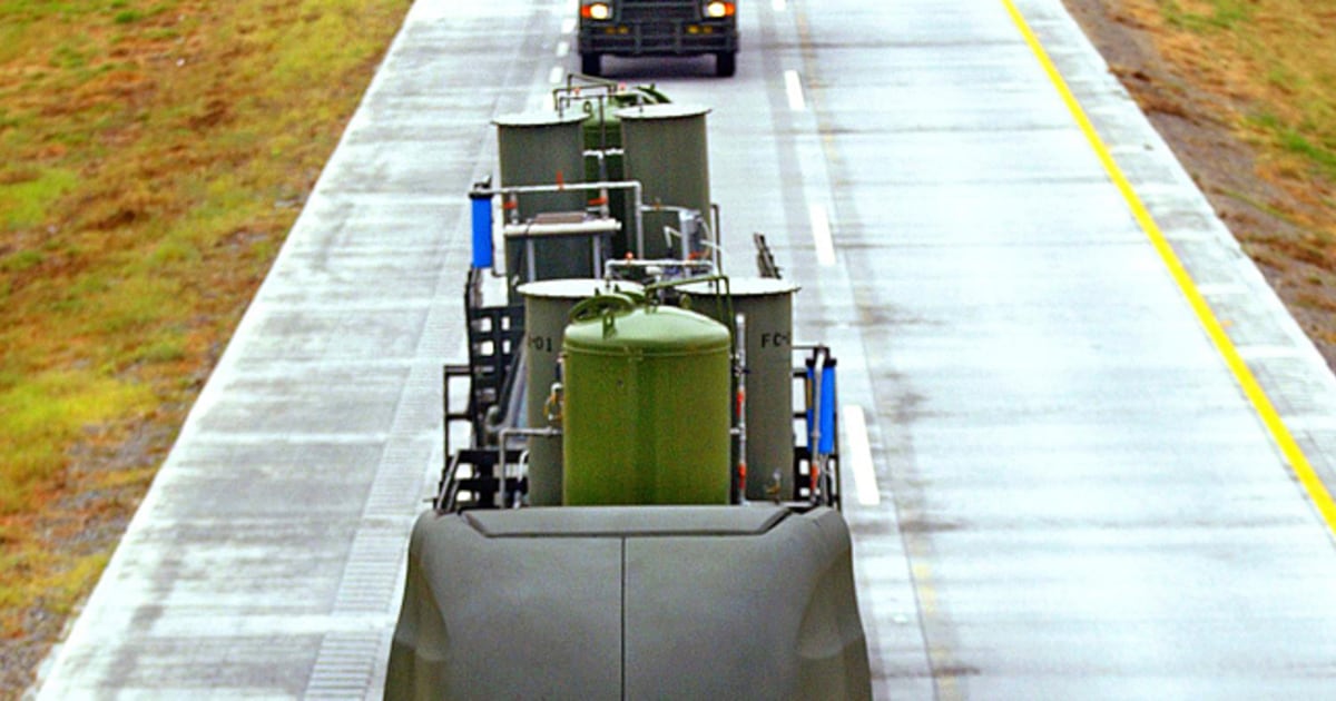 Mexico’s first-ever aid convoy rolls into U.S.