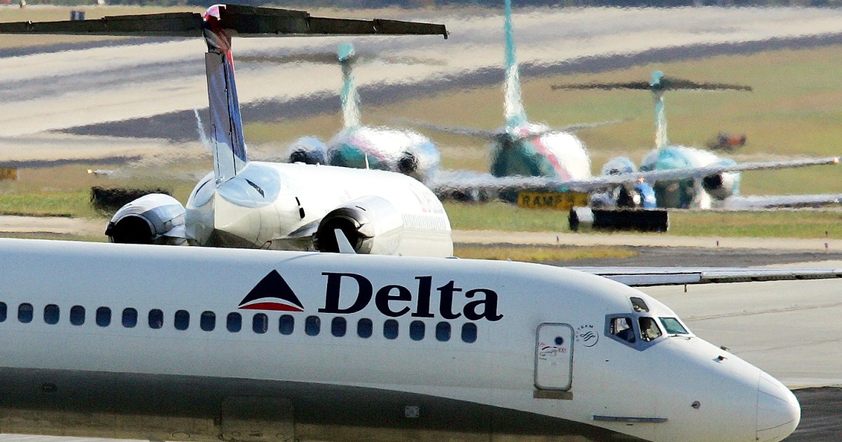 Delta warns of possible pilots strike
